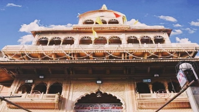 "No Skirt, Torn Jeans": Temple urges visitors to wear modest dress