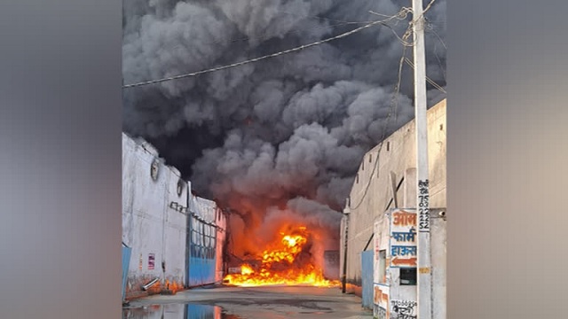Delhi: Fire Breaks Out at Factory in Mahipalpur
