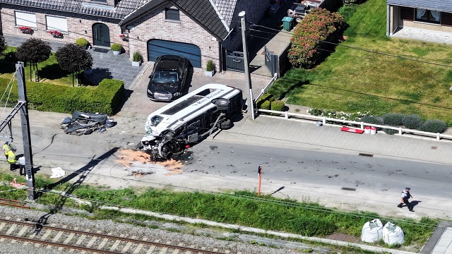 4 Dead as School Minibus Collides with Train