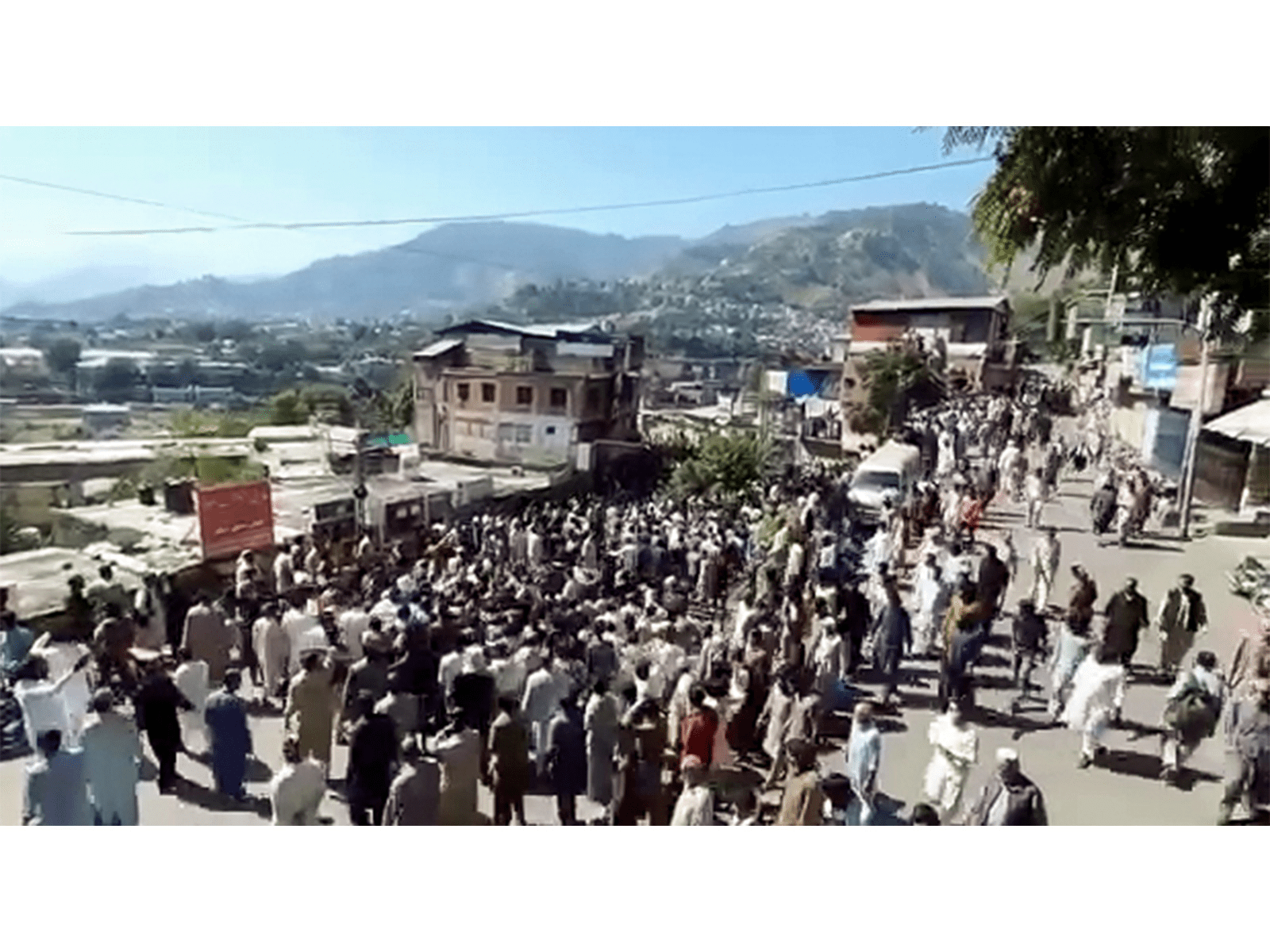 Pakistani Forces Face Escalating Tensions in Dera