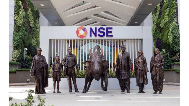 Indian markets open higher despite global weakness