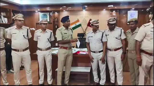 Police busts chain snatching gang, seizes 7 gold chains