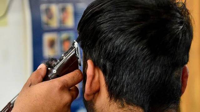 Mumbai man's ₹350 vs ₹60 haircut test divides the internet