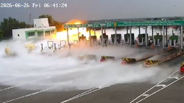 Four Killed as LPG tanker explodes at UP toll plaza